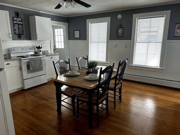 Cozy 2-bedroom Near Hospitals - Manchester, NH