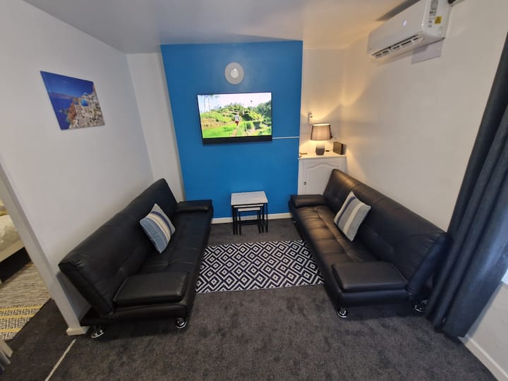 Sandycove* Delightful 1 Bed Ground Floor Apartment - Swansea