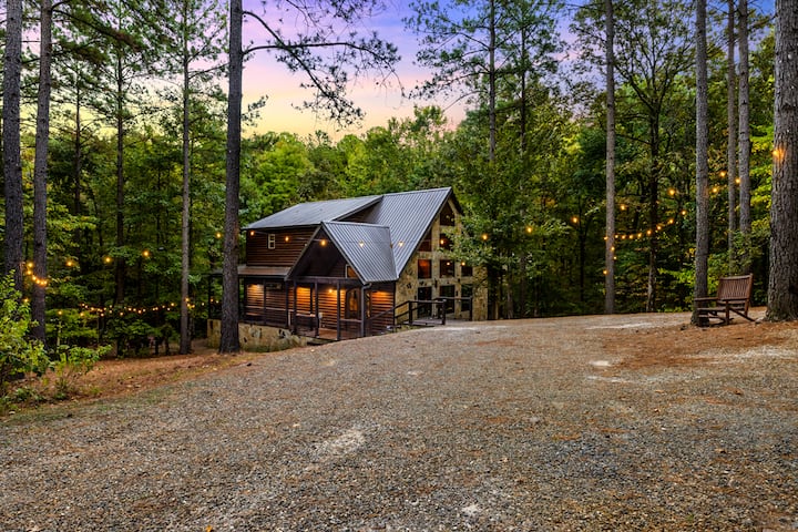 Family Cabin Near Town • Bunks, Games & Hot Tub - Oklahoma