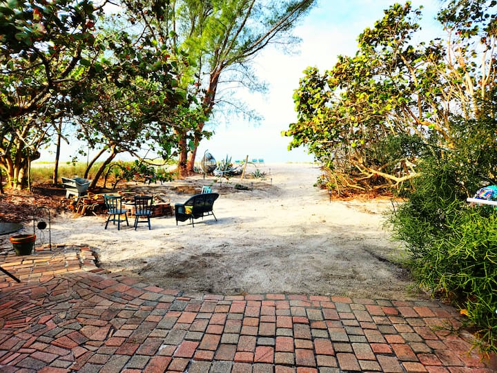 #6 Cozy 1/1 Beach Apartment - Seahorse Room - Treasure Island, FL