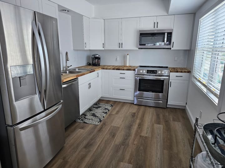 Roys' Sunset Roost - Fort Myers Beach, FL