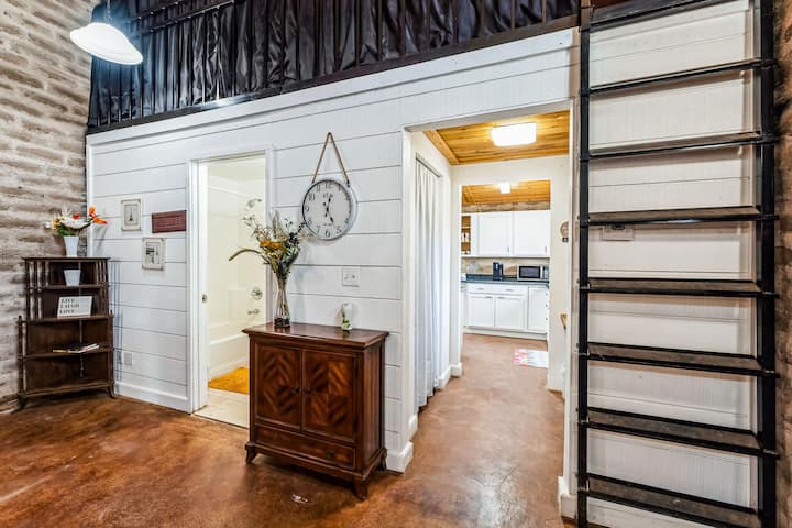 Barn Bliss, Perfectblend, Of Comfort & Rusticcharm - Mesa, AZ