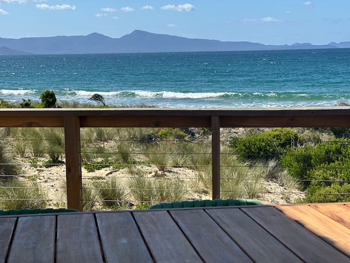 Idlewild - Secluded Cosy Beachfront Escape - Swansea