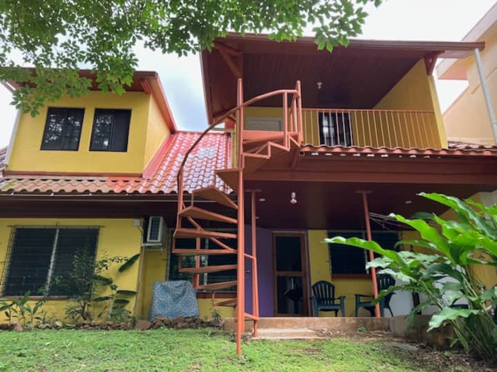Home In Cardenas, Canal Zone By A Tropical Area - 파나마
