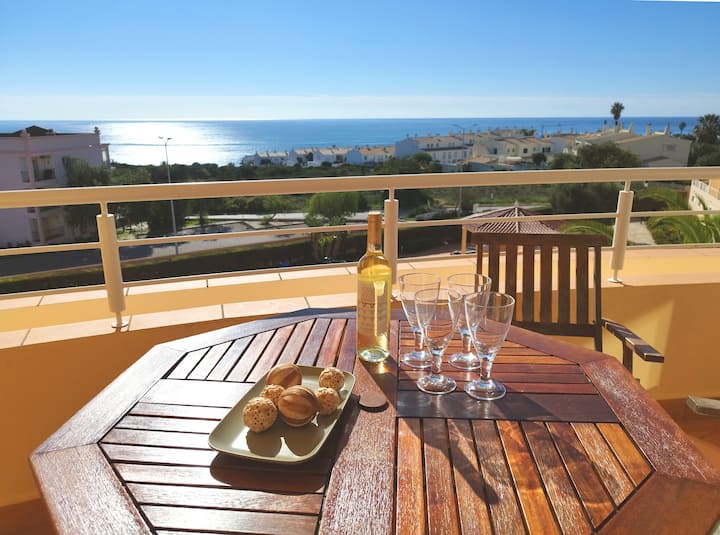 Fab 3-bedroom Apartment - Wi Fi & Great Sea Views - Luz