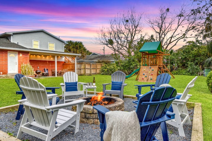 Big Backyard W/terrace|dining|games | 6min2beach - St. Augustine, FL