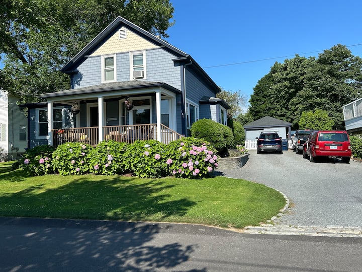 Beach House With All The Extras! - Newport, RI