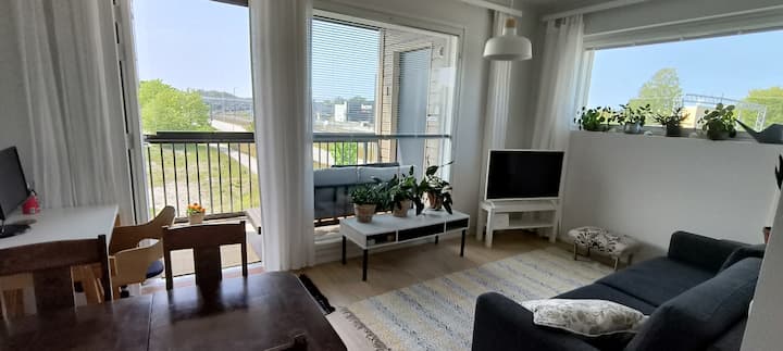 Valoisa, Ylimmän Kerroksen Huoneisto Keskustassa - Hanko