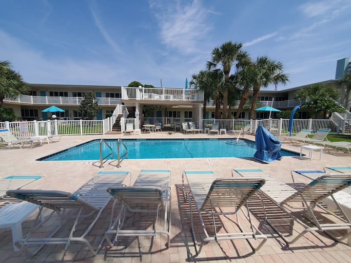Relaxing Getaway Steps From The Beach! - Pompano Beach, FL