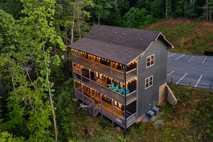 Mountain Cabin W/ Stunning Views | Game Room+pool - Gatlinburg, TN