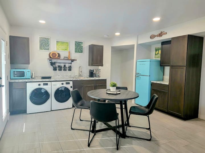 Stylish And Tranquil 2 Bedroom - Newly Remodeled - Tempe, AZ