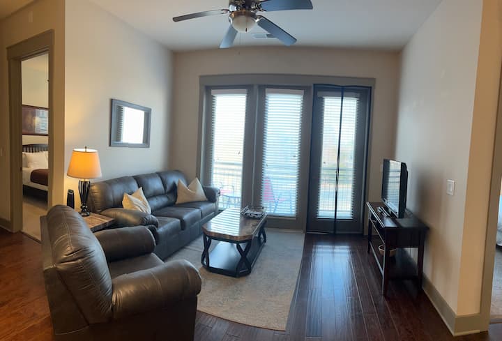 Stylish Southpark 2br | Pool, Gym, Gated Parking - Charlotte, NC