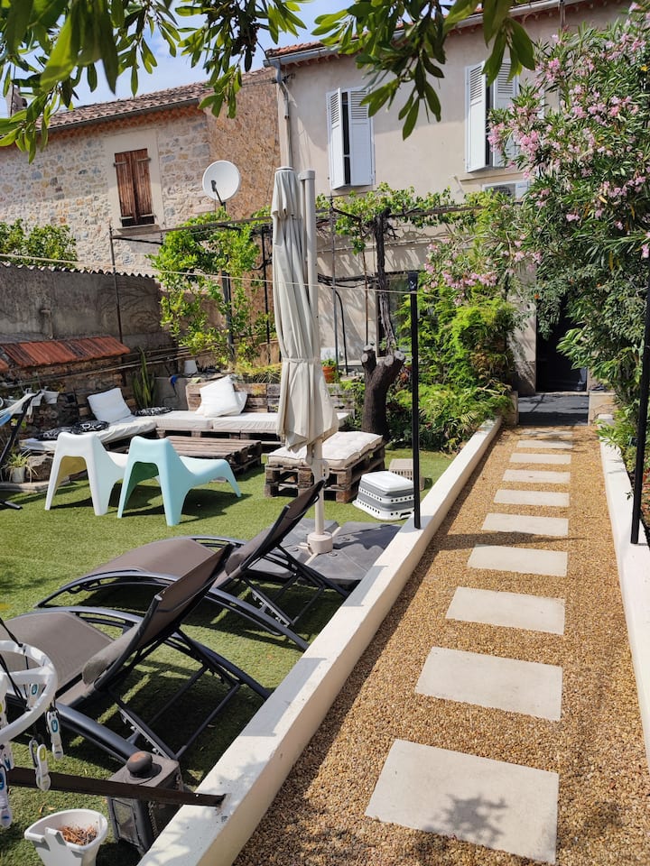 Beau T1 Avec Terrasse à Toulon - Ollioules