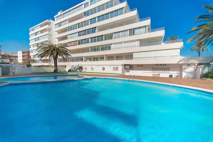 Balcony + Pool | 2br + Sofa Bed | Sleeps 6 - Roses