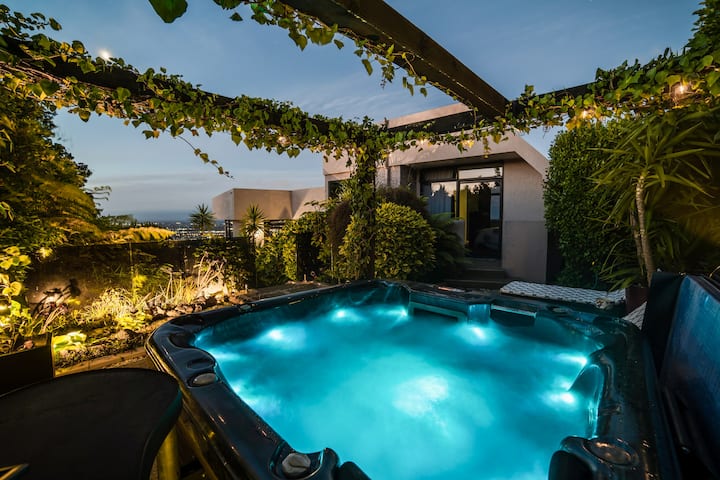 A Million City Views - Sleeps 12 - Christchurch