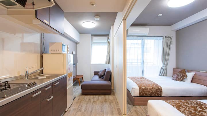 【本館】『ダブルベッド2台、ソファベッド1台、ダイニングスペース、キッチン、お風呂、洗濯機』完備‼ - Fukuoka