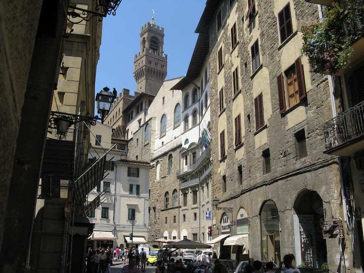 In The Heart Of The Historical Center - Florencia