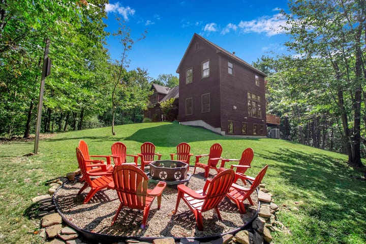 Treetop Retreat: All Seasons Ellicottville Chalet - Ellicottville, NY