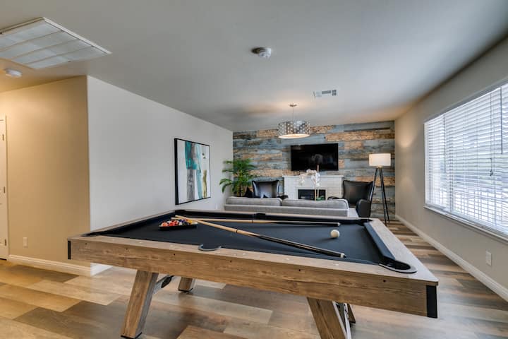 5br Las Vegas Retreat, 2 Primary Suites & Garage