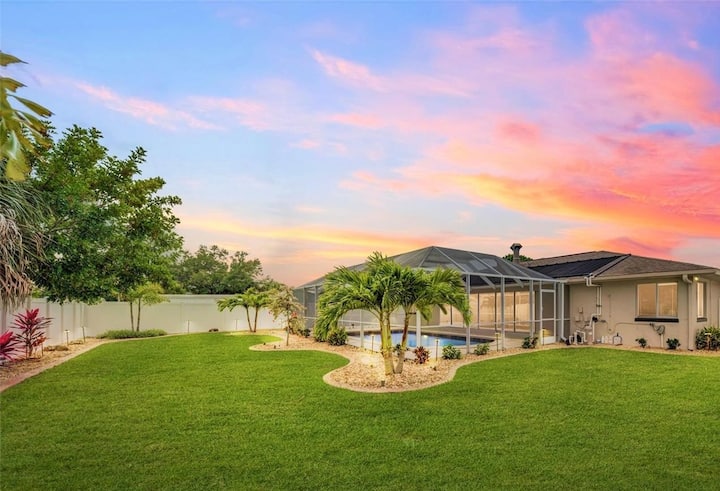 Cheerful 3-bedroom Home With Pool. - Port Charlotte, FL