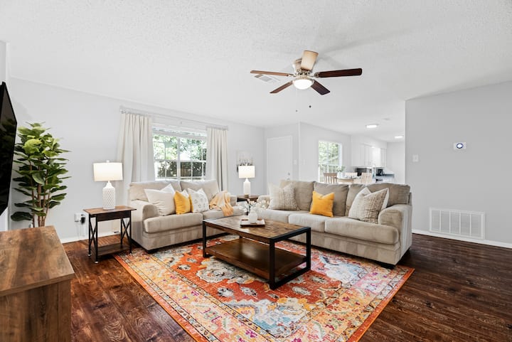 Long Term Stay Retreat W/2-car Garage - Little Rock, AR