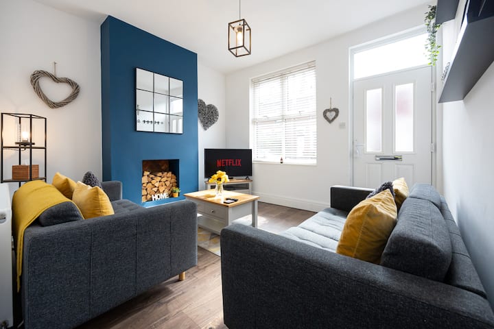 20 Mins From Mrc Center, Stylish Home-king Bed - Cheadle