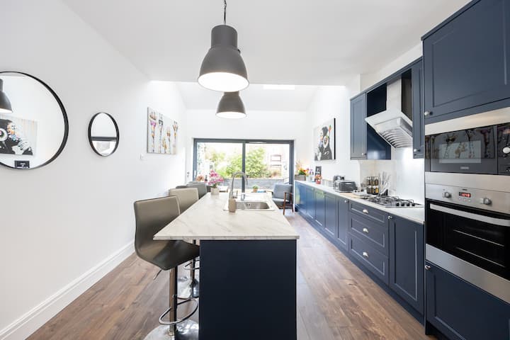 20 Mins From Mrc Center, Stylish Home-king Bed - Aéroport de Manchester (MAN)