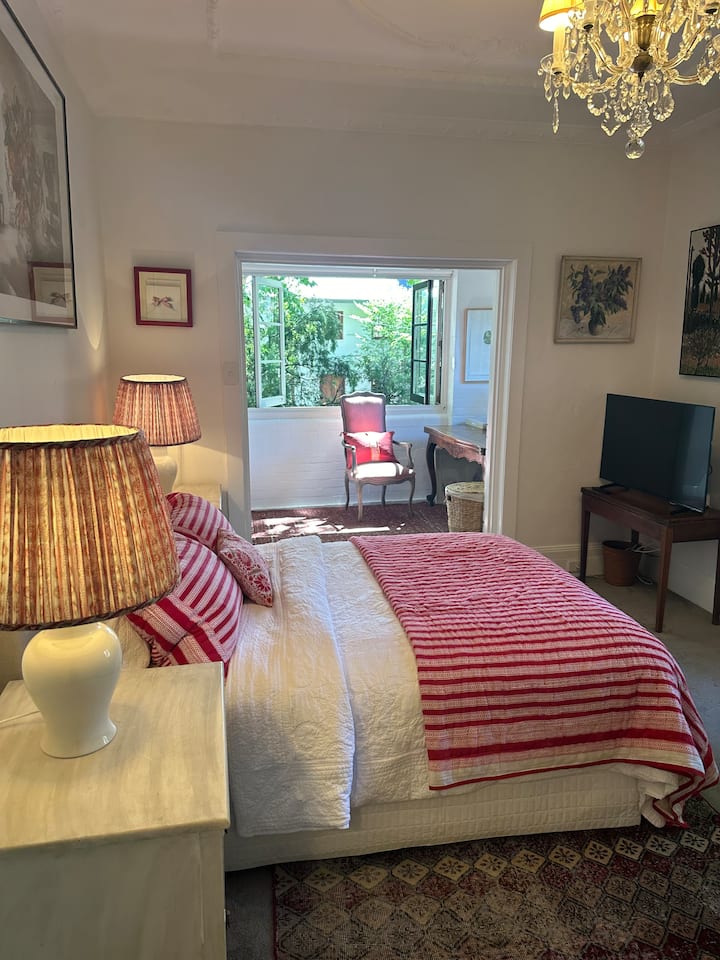 Stunning 2 Bedroom Apartment In Heart Of Woollahra - Bondi Beach