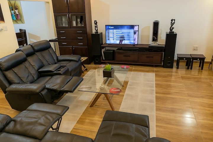 Modern 2 Bedroom 15 Mn To Airport+wi-fi+generator - 