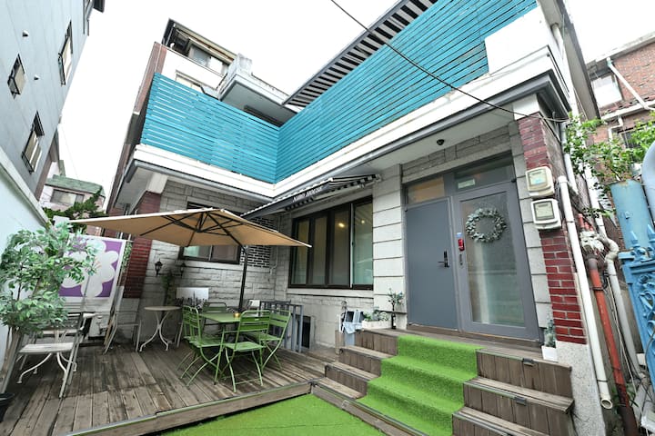 Hongdae,entire 2-story House With Yard,6br&4bath - 首爾