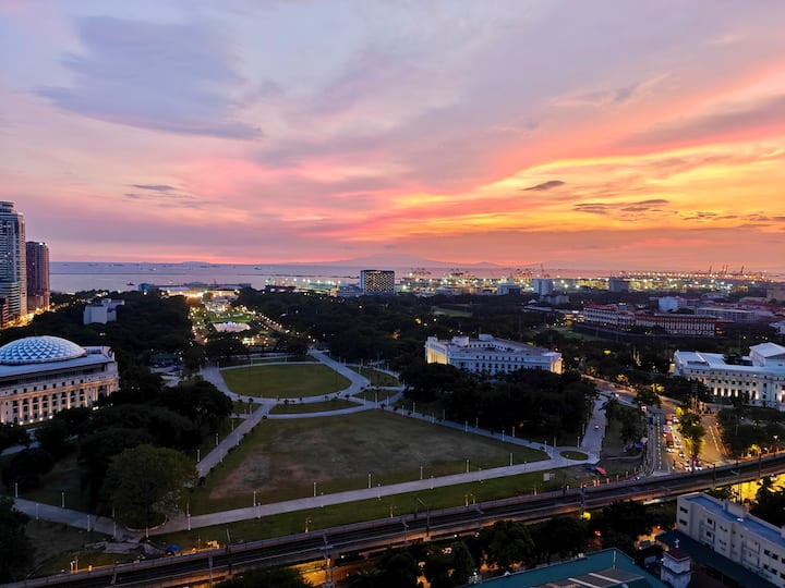 2br Amazing View Of Manila 600mbps,w/ntflx&parking - Manila