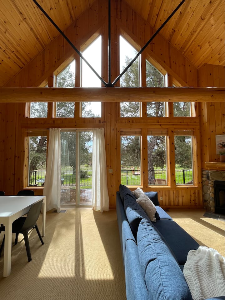 Modern Chalet In Sunny Central Oregon - Redmond, OR