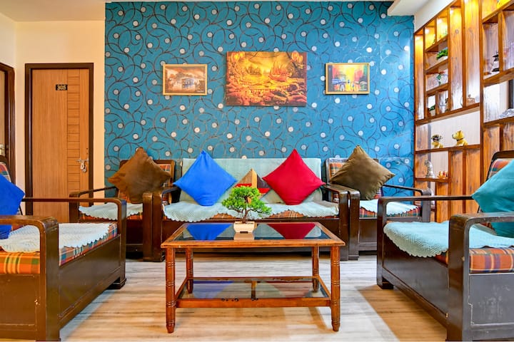 Near Biswa Bangla Gate-4 Bhk Flat-specious & Large - Kolkata