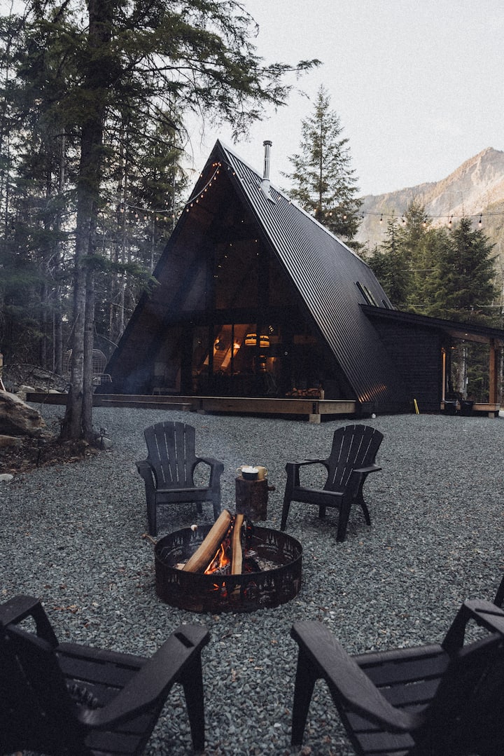 Your Autumn Hideaway In The Mountains - Canada