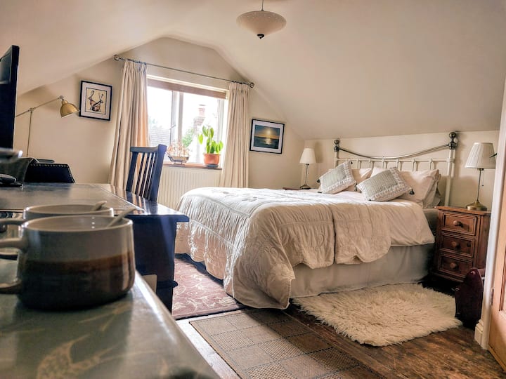Elegant King Size Ensuite Room With Private Garden - The Mumbles