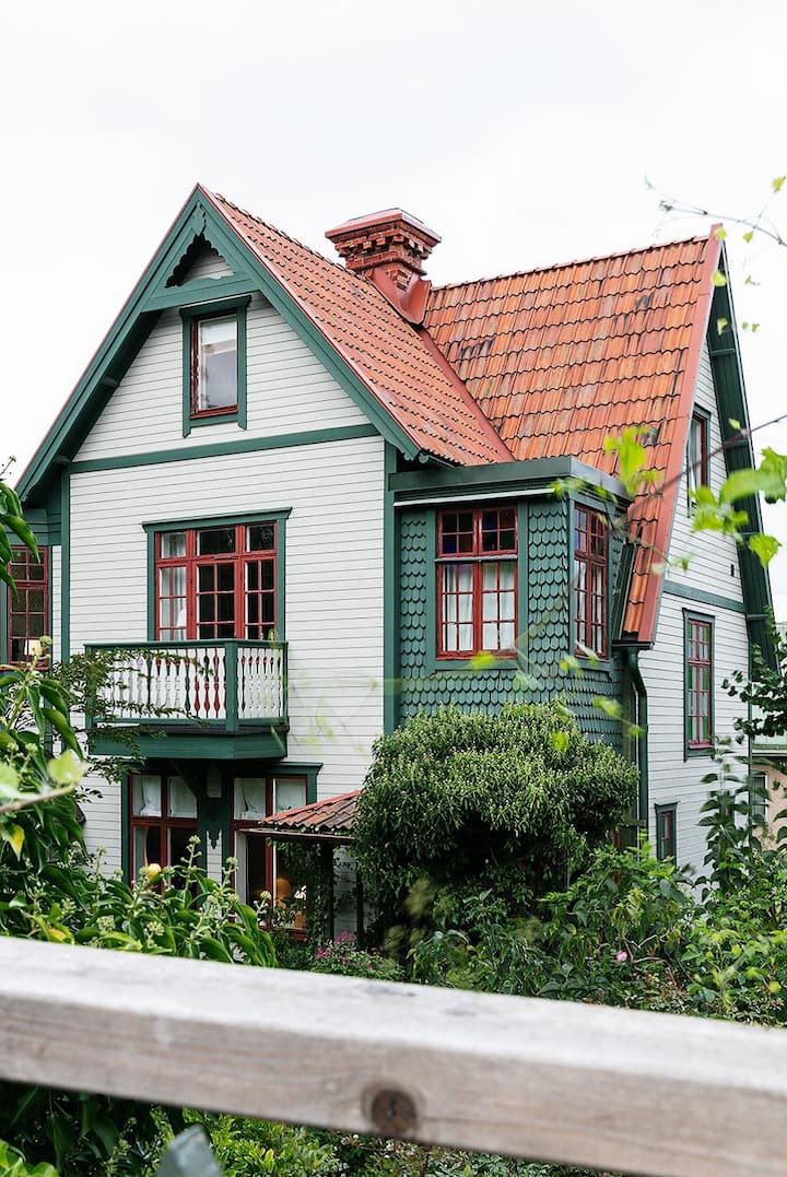 Savor Sea Views At A Sweet Retreat With Heaving Bookshelves - Stockholm