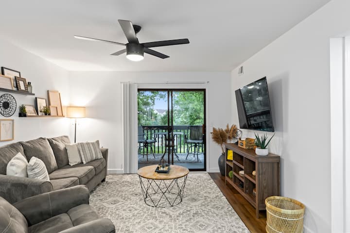 Cozy Condo - Indoor Pool - Outdoor Hot Tub! - Branson, MO