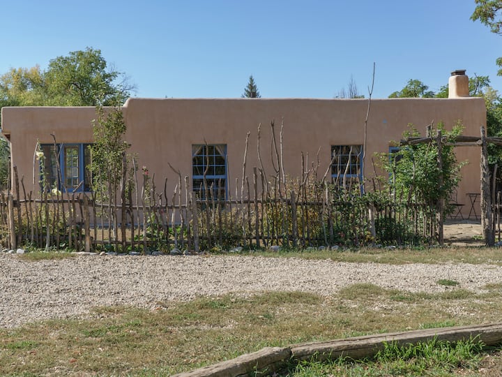 Renovated Historic Adobe Casita W/ Hot Tub - Taos, NM