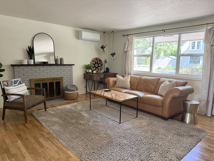 Clean, Beautifully Renovated North Gilham Home - Eugene, OR