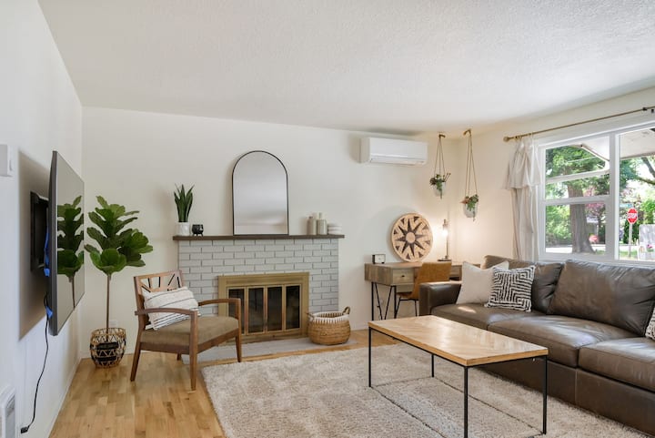 Clean, Beautifully Renovated North Gilham Home - Eugene, OR