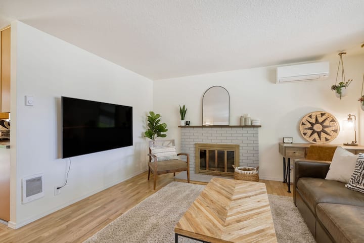 Clean, Beautifully Renovated North Gilham Home - Eugene, OR