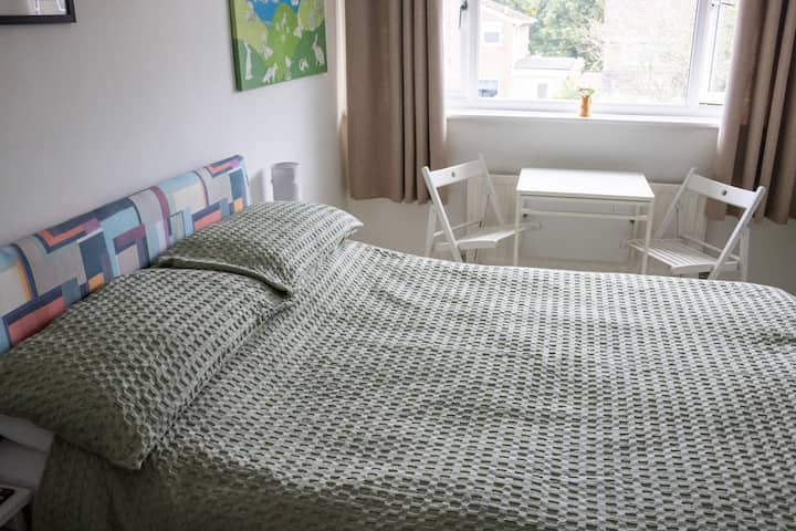 Double Bedroom In Our Friendly Home. - Dorset