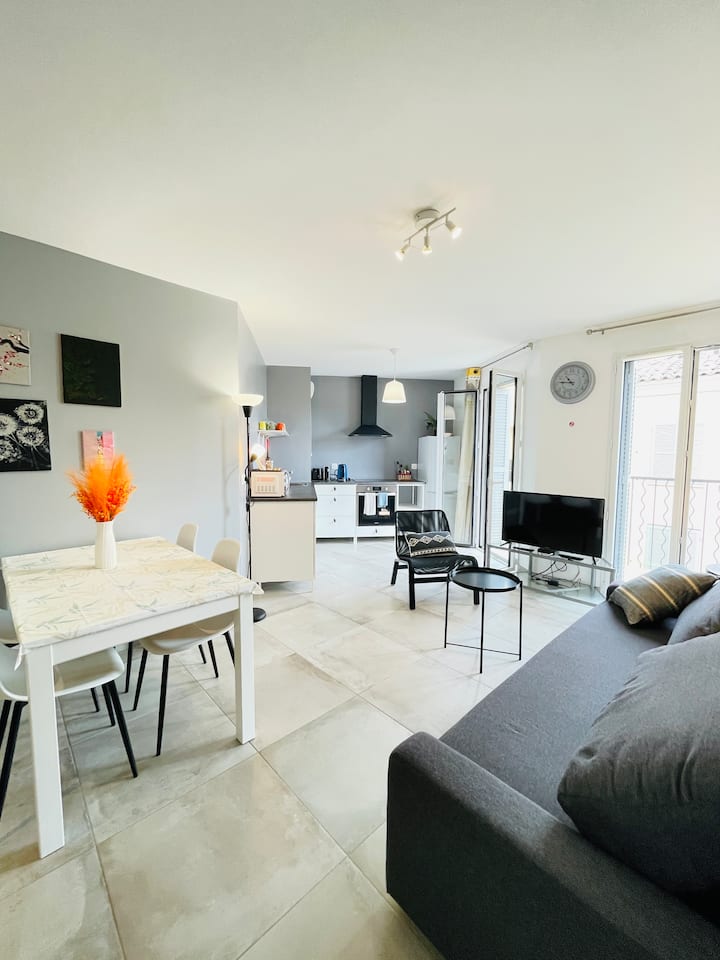 Sunny Quiet Old Antibes Beach 5' Walk/parking/lift - Juan-les-Pins