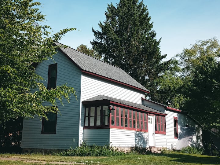 "Slice Of Leelanau"~ Leelanau County Guest Cottage - Suttons Bay, MI