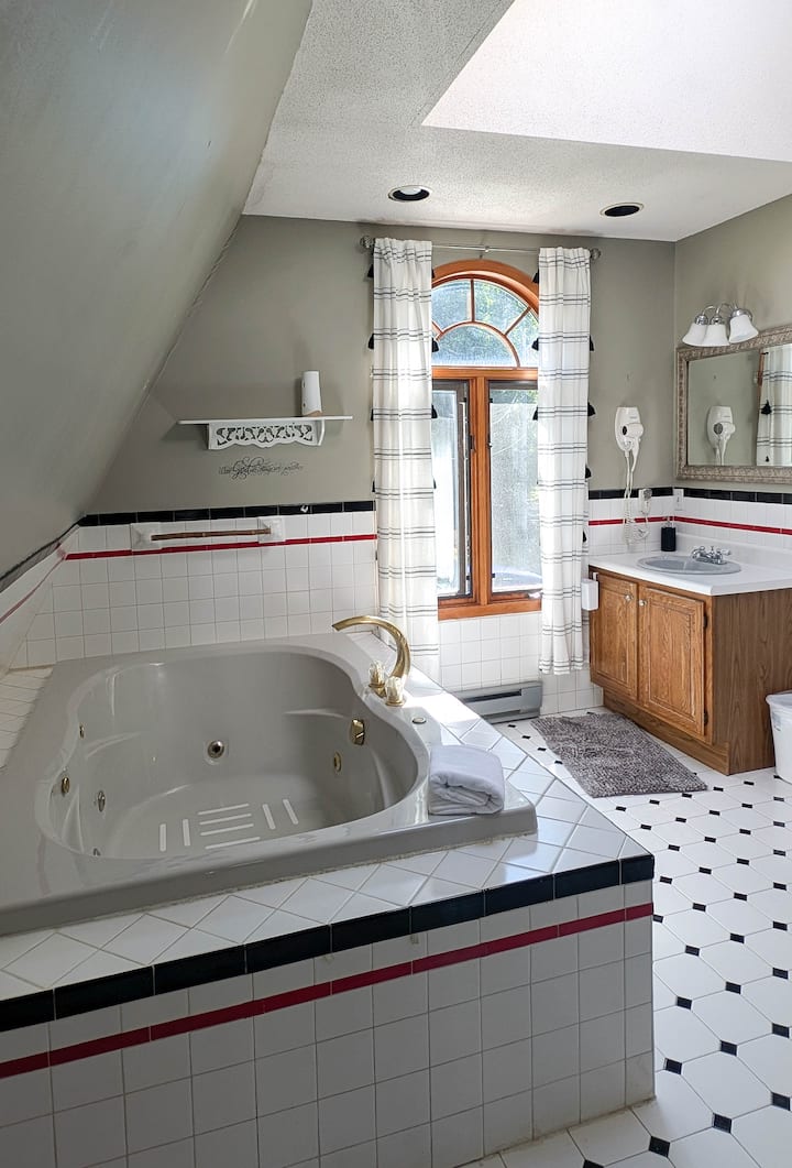 3 Bedroom 2 Bath Carriage House (Pet Friendly) - Acadia National Park