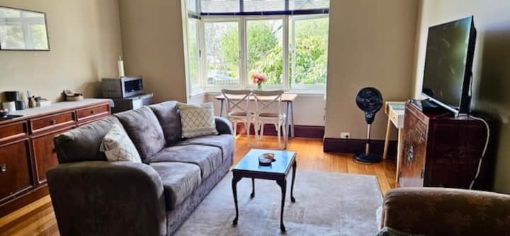 Oozing Character, Romantic And Cosy For Two. - Tasmania