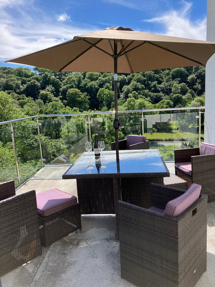 Sauna , Ev Charger, Kitchen, Private Garden - United Kingdom