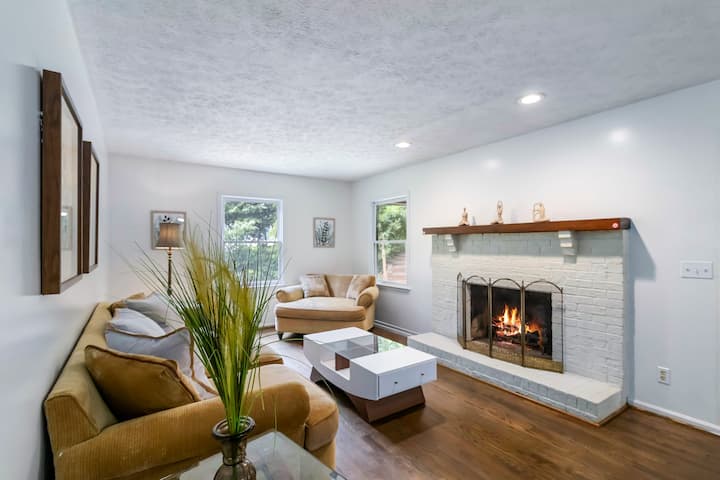 Spacious 4bedroom Home With Private Acre Lot - Cumming, GA