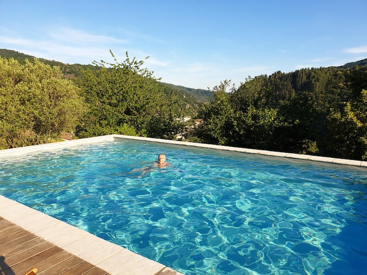 La Maison Rose, Petit Gîte Au Pays De Jean Ferrat - Ardèche