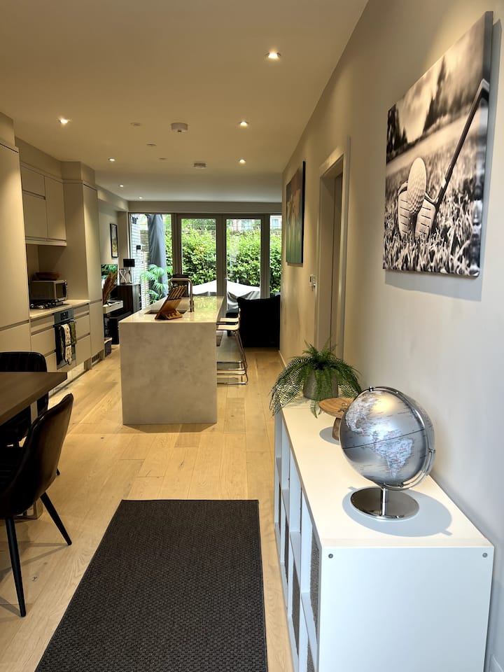 2 Bedroom Duplex Apartment In London - Thames Ditton